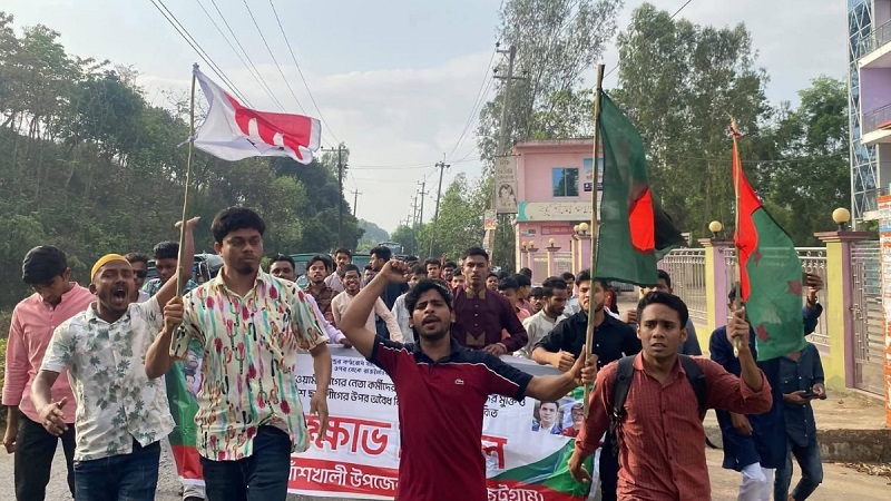 Banned Chhatra League holds sudden rally in Chattogram